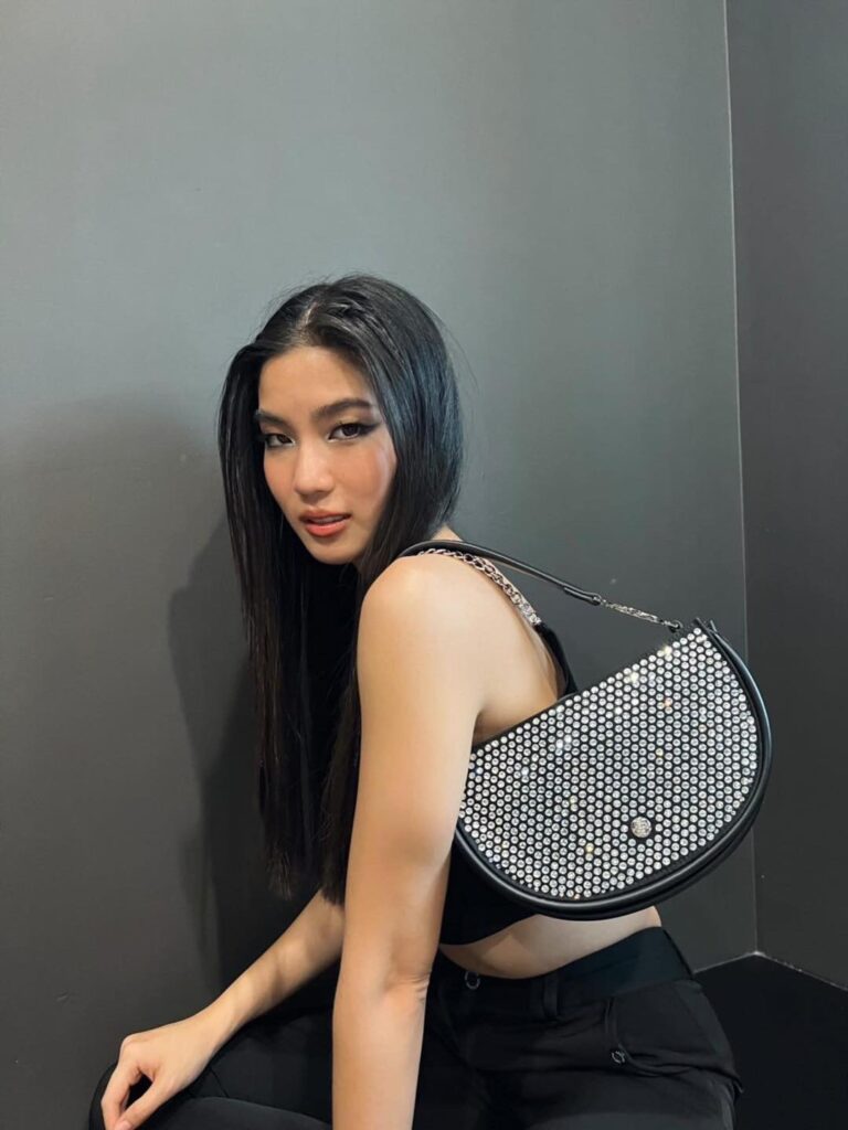 ก้อย อรัชพร เปิดวาร์ป สาวหมวย น่ารัก ฮอตที่สุด ติดกระแส 18+