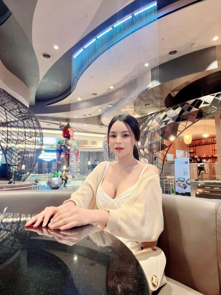 ขวัญ Theerawan Srikampa เปิดวาร์ป สาวสวย Cup E เซ็กซี่ บิกินี่ 18+