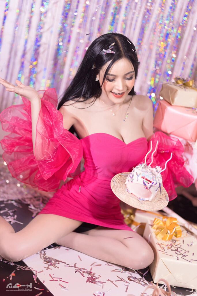 ขวัญ Theerawan Srikampa เปิดวาร์ป สาวสวย Cup E เซ็กซี่ บิกินี่ 18+